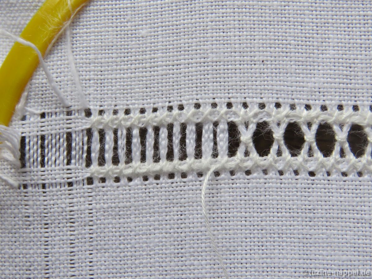 Working a Peahole Hem Around a Corner - Luzine Happel